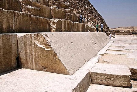 EL RECUBRIMIENTO DE LAS PIRAMIDES